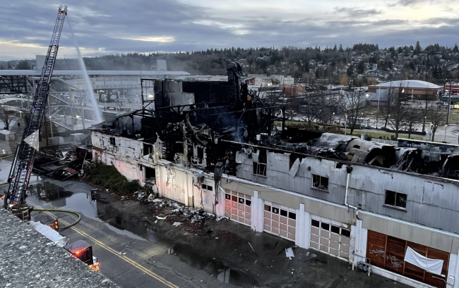 Massive fire destroys commercial building in Kent owned by West Seattle ...
